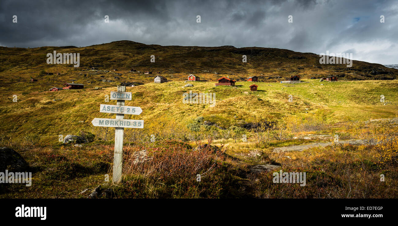 Cabins at Osen above Mørkrisdalen, Breheimen, Norway Stock Photo - Alamy
