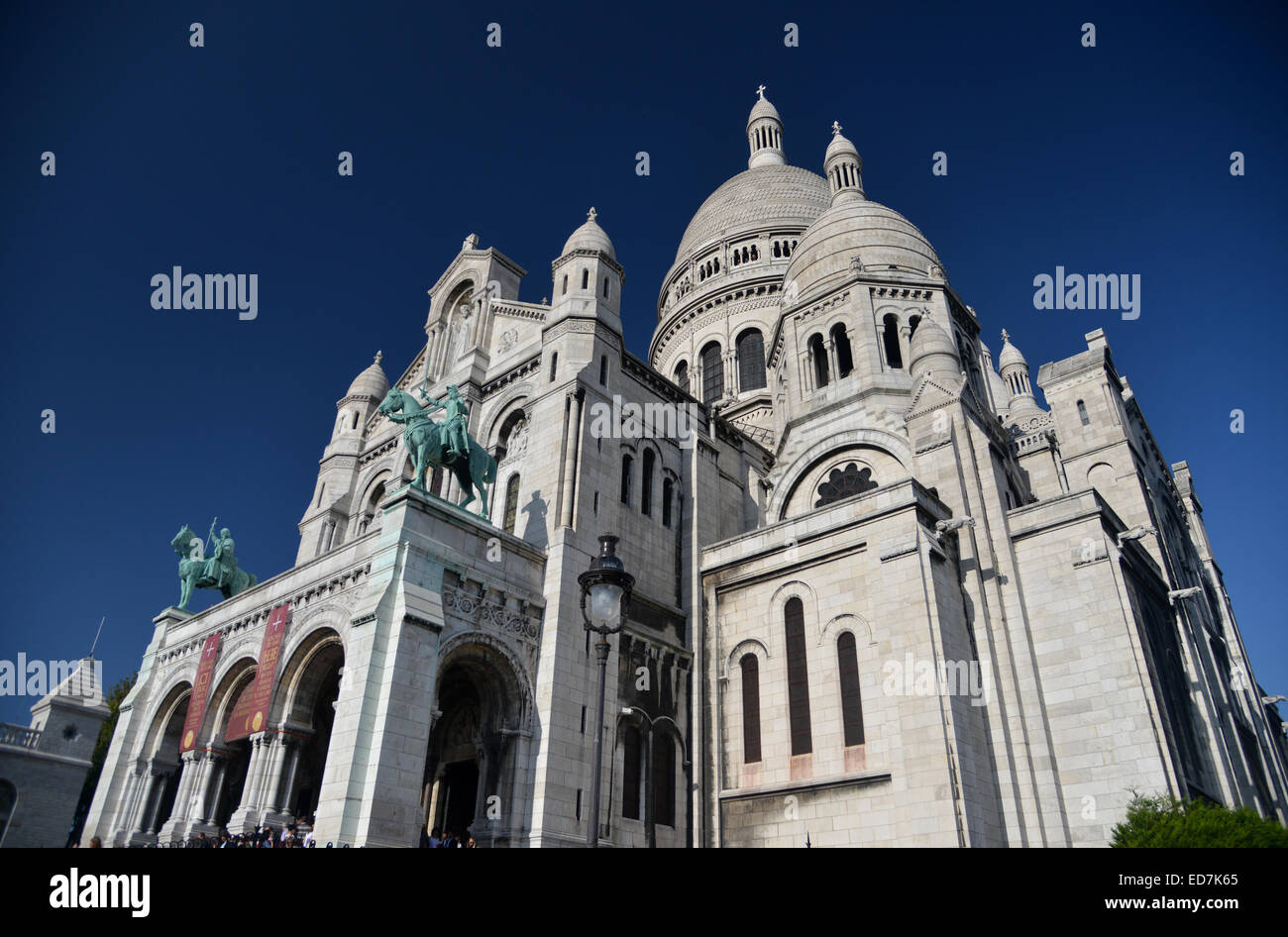 Basilique of the Sacré Coeur, steps leading to the church at the top of ...