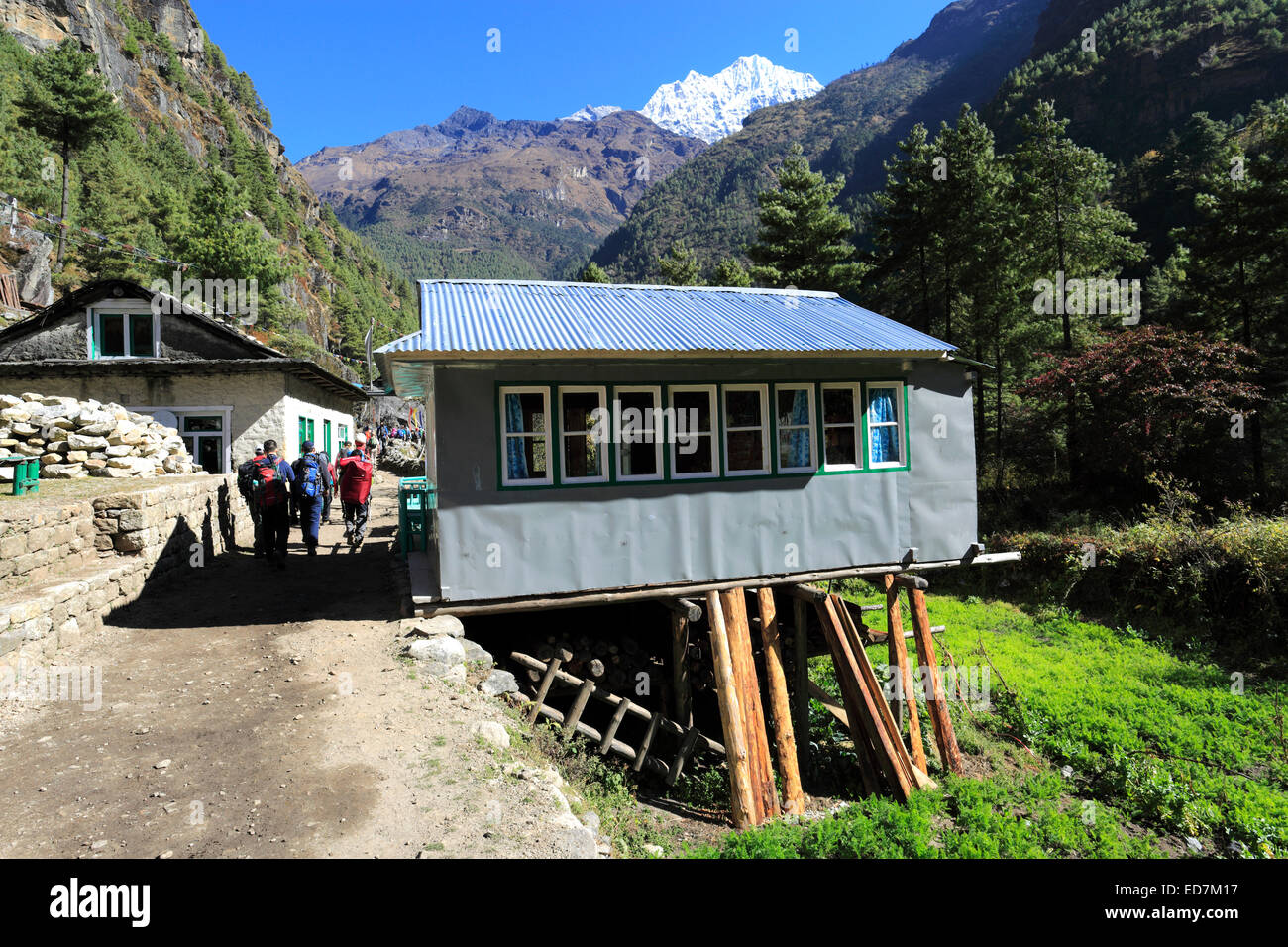 Solukhumbu village lodge hi-res stock photography and images - Alamy