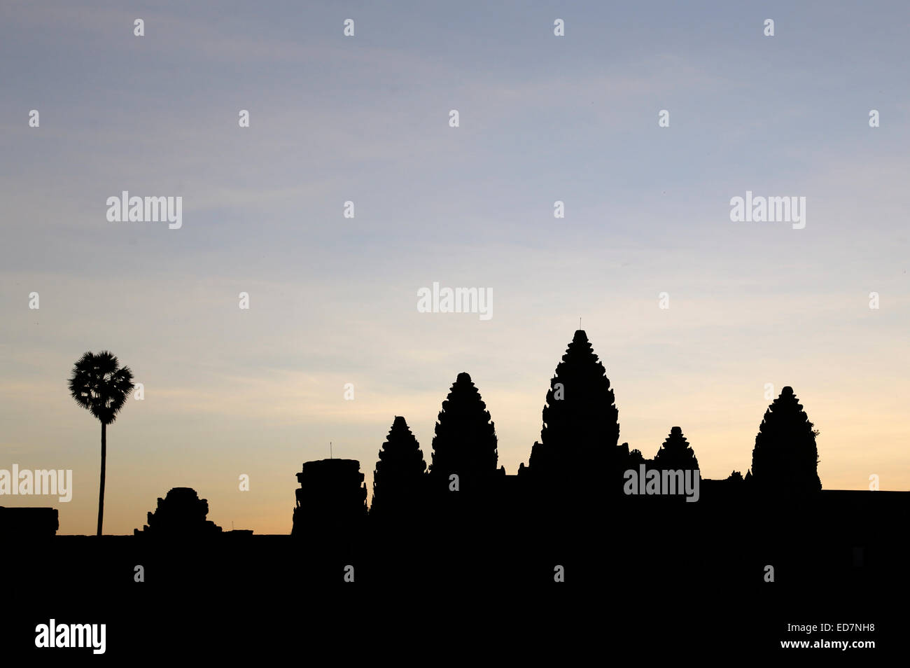 Angkor wat temple sunrise hi-res stock photography and images - Alamy
