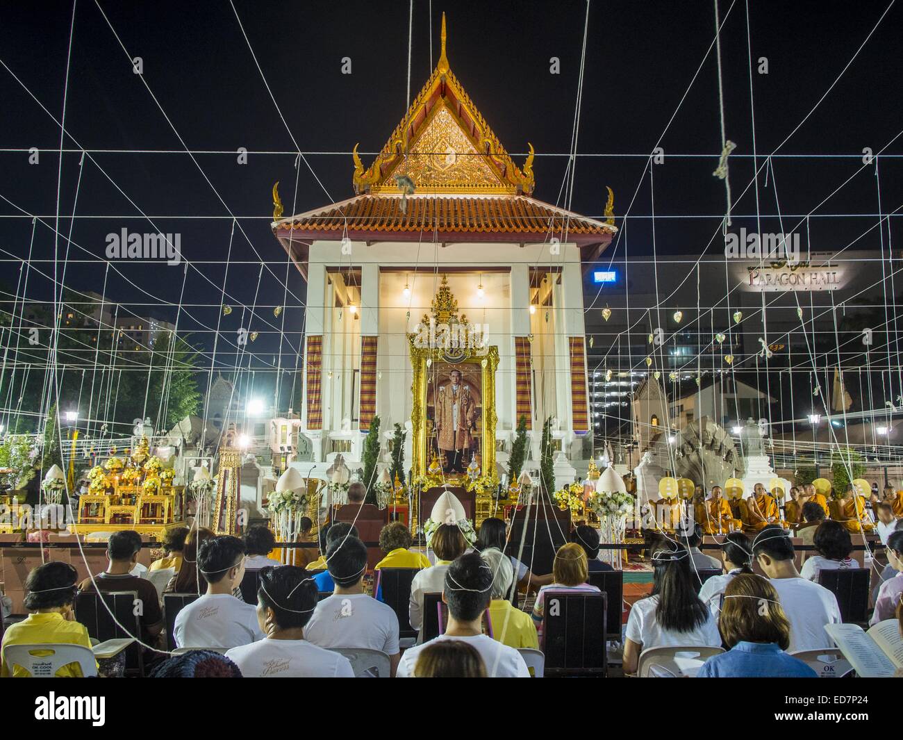Bangkok, Bangkok, Thailand. 31st Dec, 2014. People pray on New Year's ...