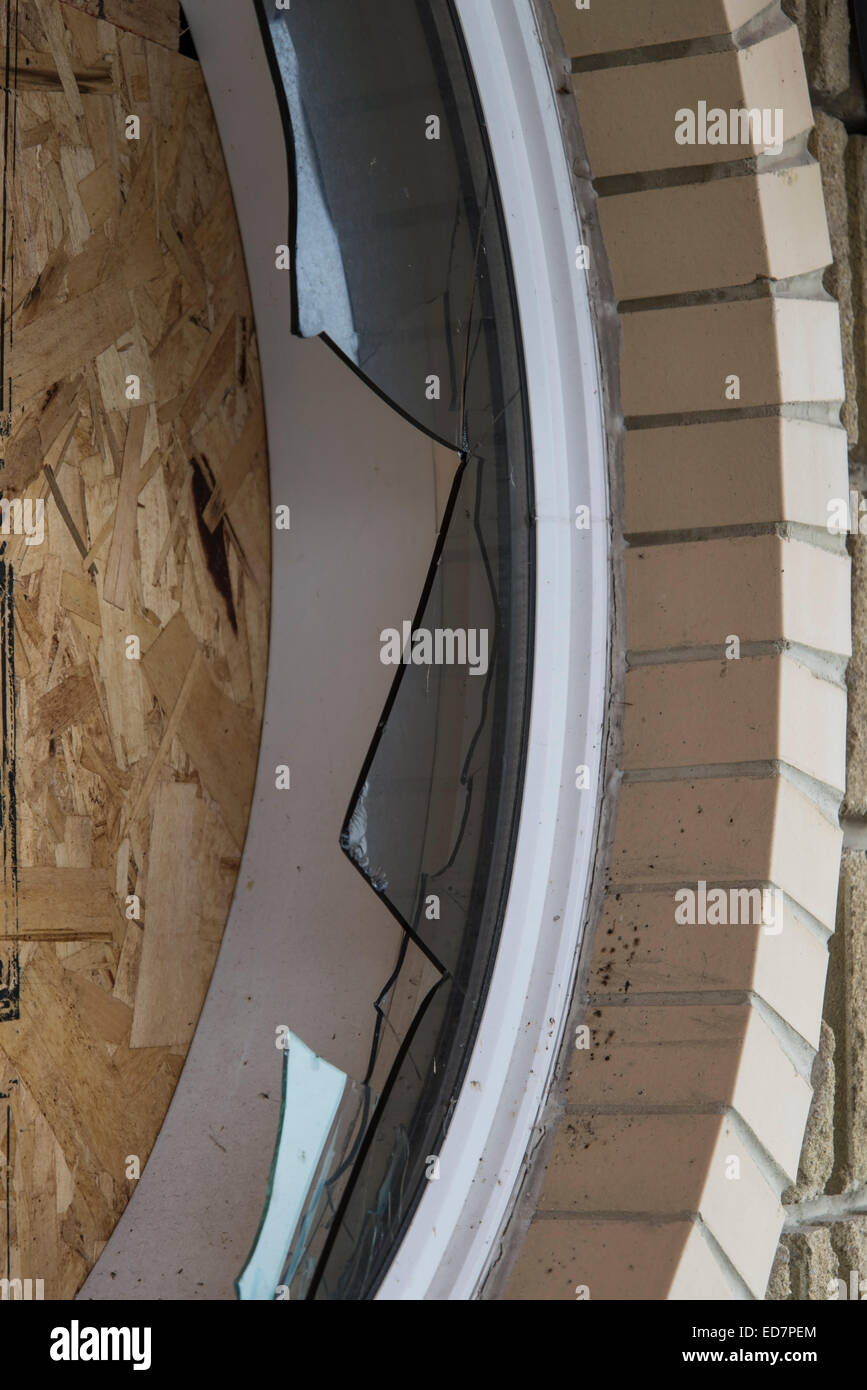 Large round window hi-res stock photography and images - Alamy