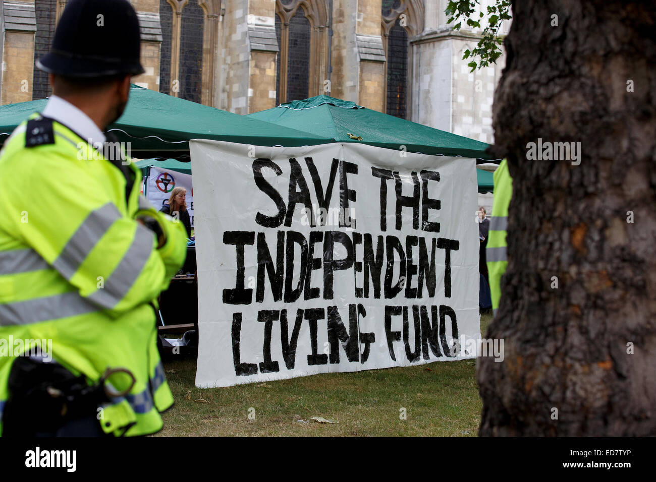 Protestors attempted to occupy the grounds of Westminster Abbey as a ...
