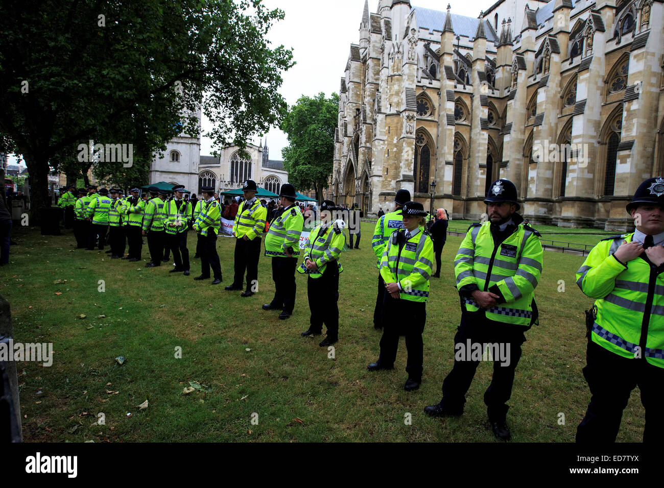 Protestors attempted to occupy the grounds of Westminster Abbey as a ...