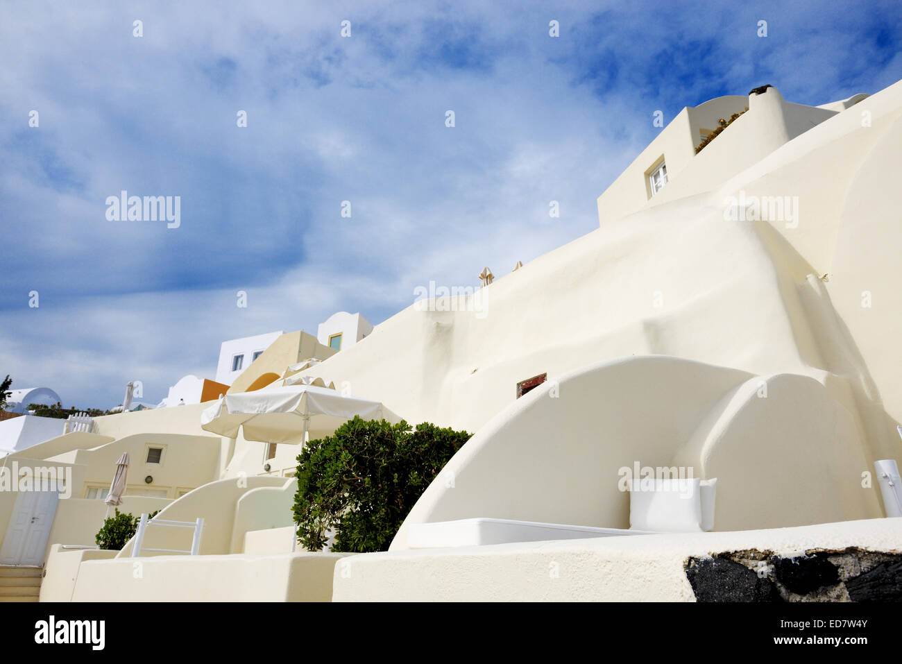 Greece santorini hotel white building hi-res stock photography and ...