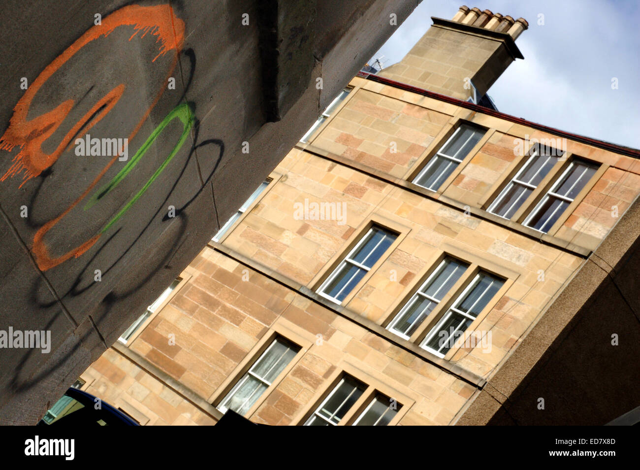 Graffiti next to tenement in Edinburgh Stock Photo - Alamy