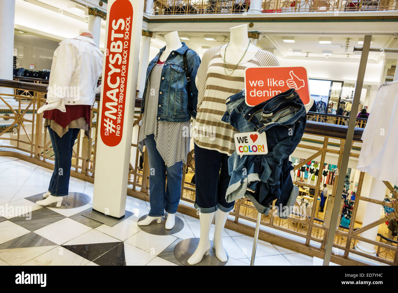 Marshall field and company building hi-res stock photography and images ...