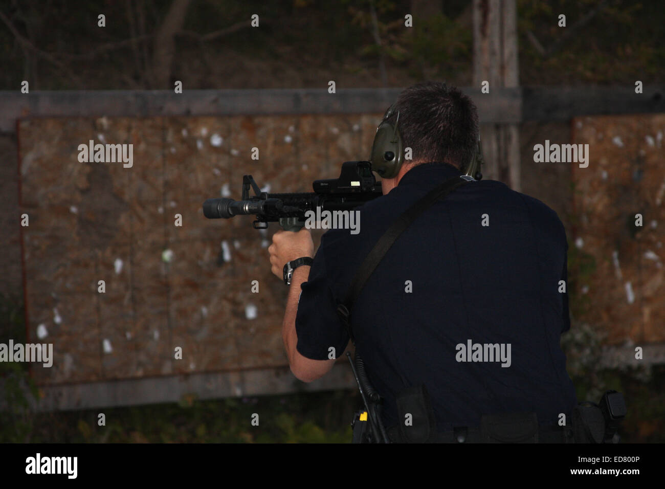 A Police Officer with a gun Stock Photo - Alamy