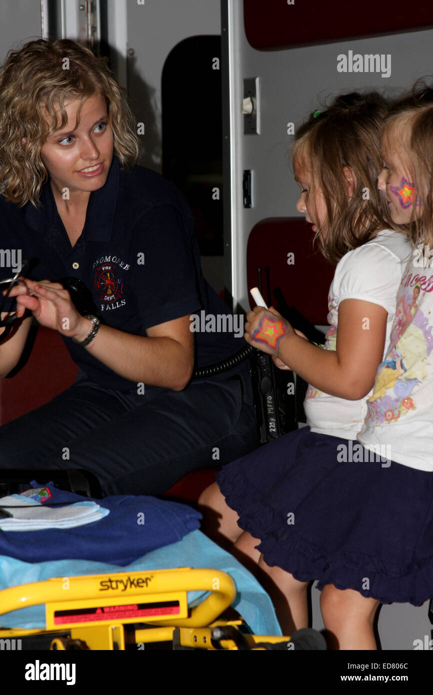 Child paramedic happy ambulance hi-res stock photography and images - Alamy