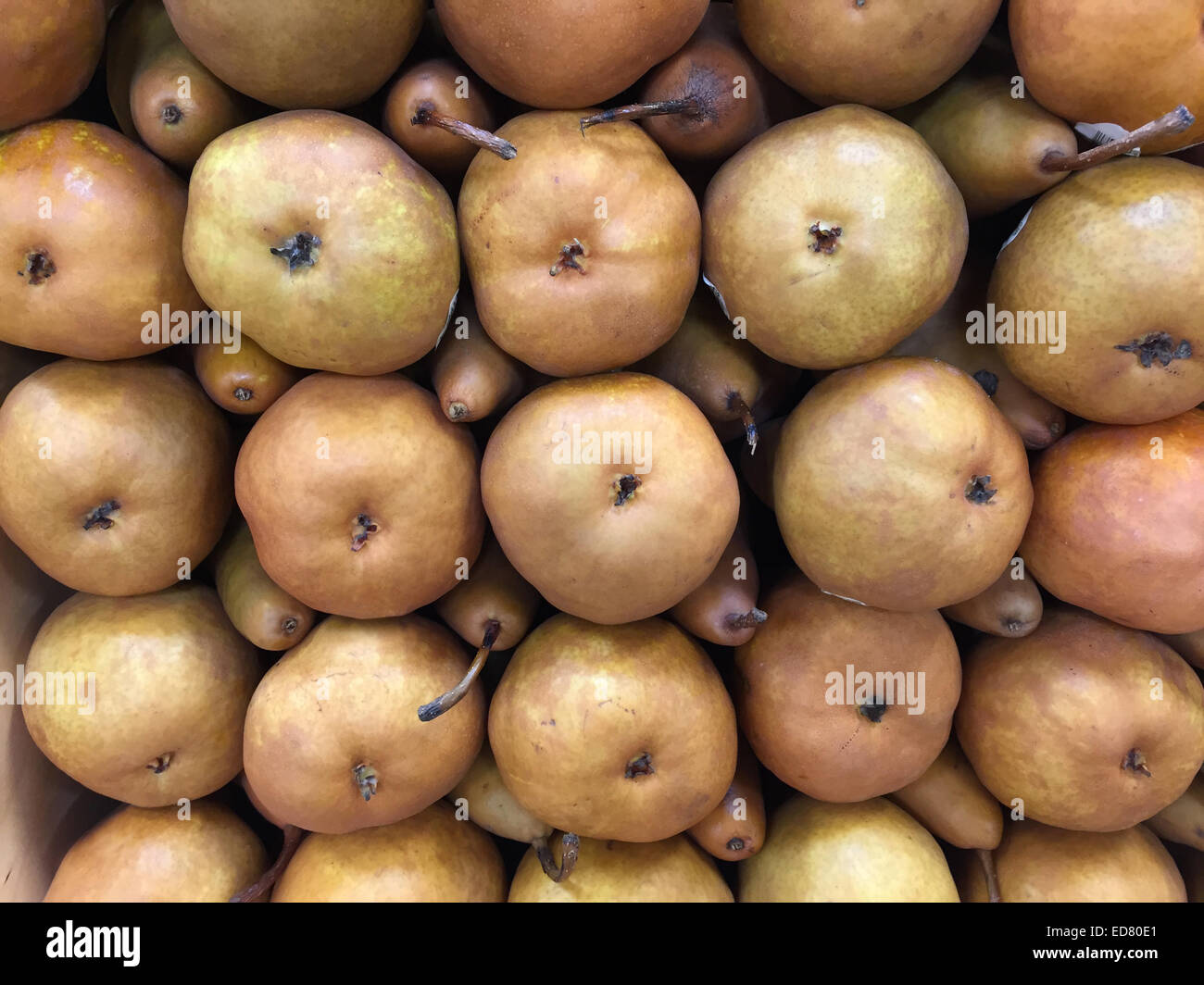 Fresh pears stacked at a produce section of a farmers market Stock ...