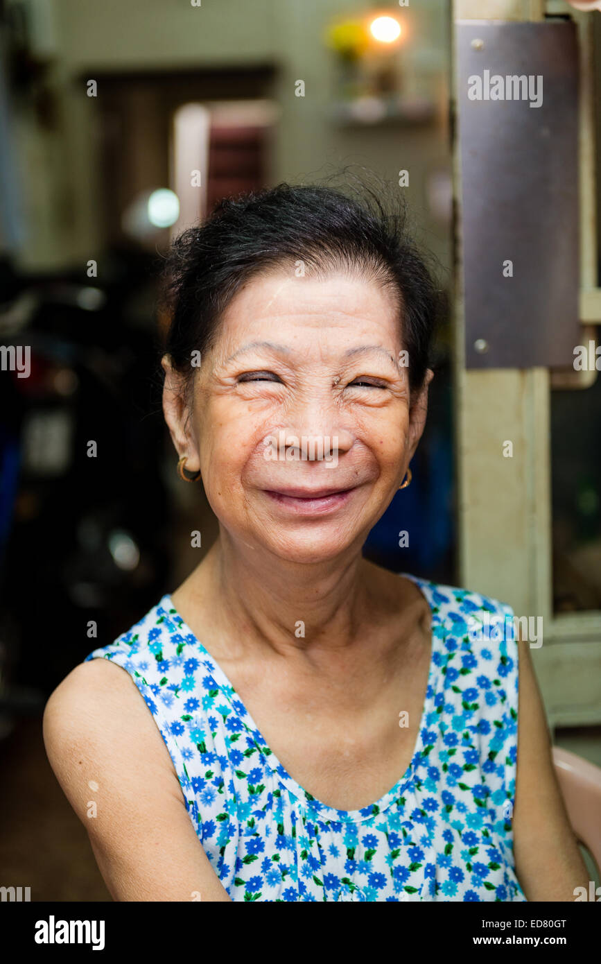 Elderly vietnamese hi-res stock photography and images - Alamy