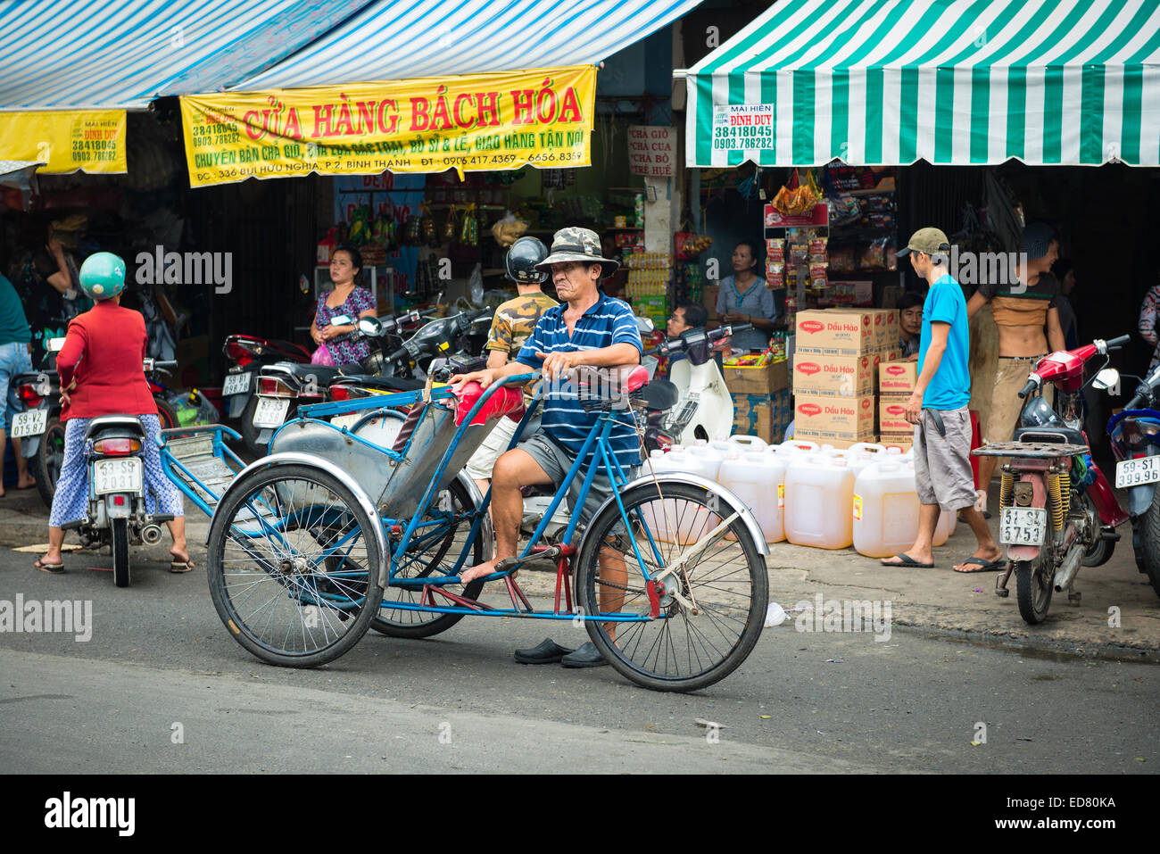 Cyclo driver waiting for a fare in Saigon Stock Photo - Alamy