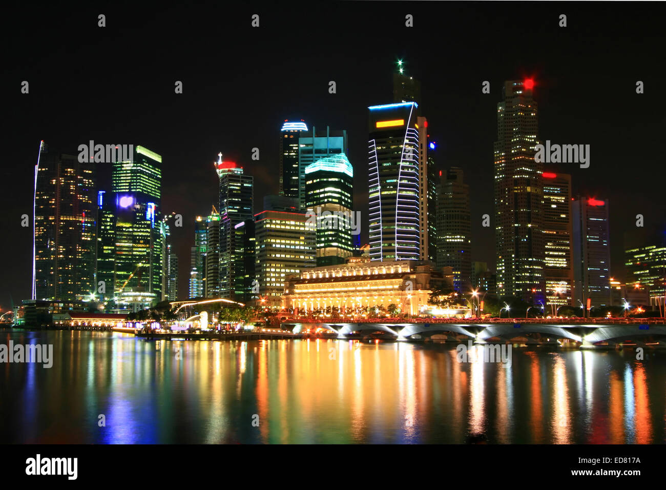 Singapore skyscraper business building at night Stock Photo - Alamy Singapore skyscraper business building at night Stock Photo - Alamy