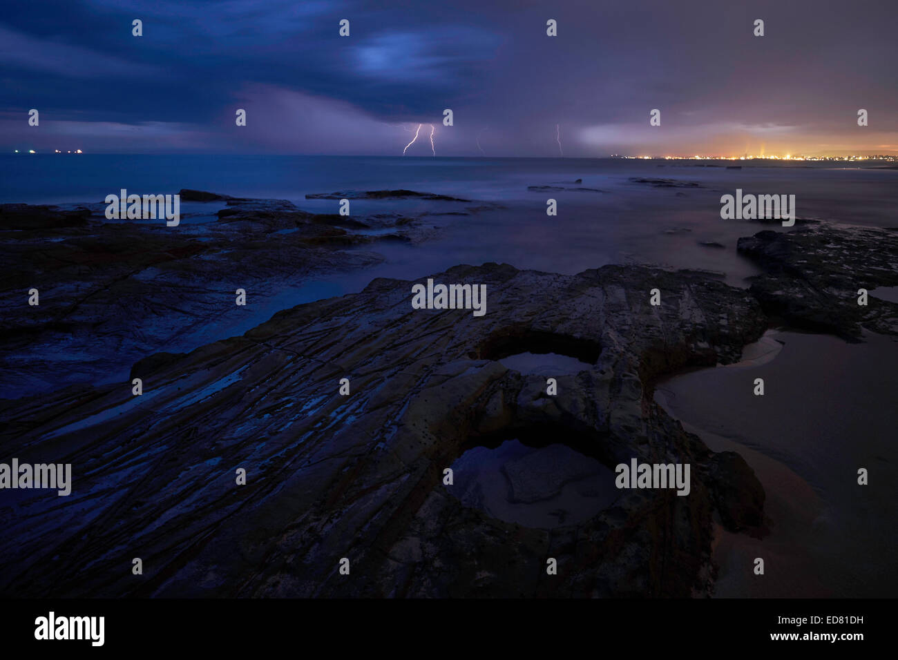 Twilight light and storm at sea Bellambi Point, NSW Australia Stock ...