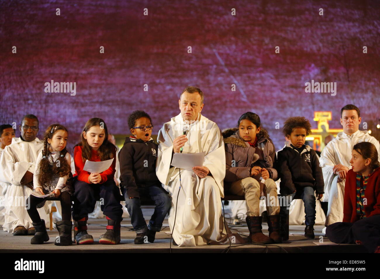 Brother Alois, the Prior of the Taizé Community, reads his meditation ...