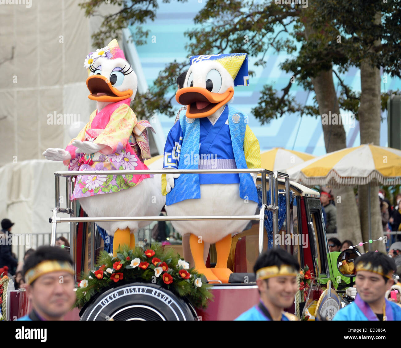 Disney characters and guests hi-res stock photography and images - Alamy