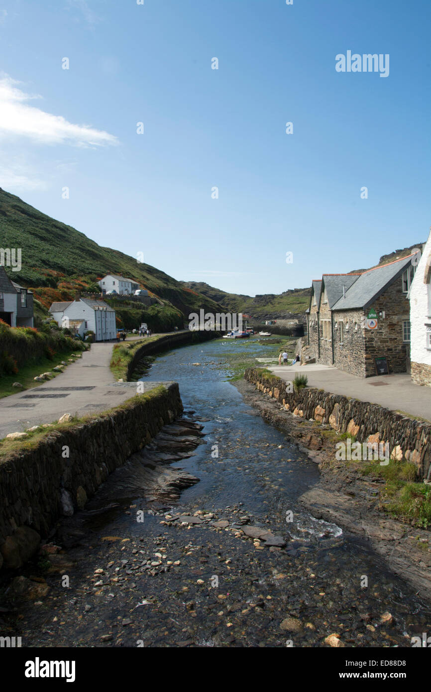 CORNWALL; BOSCASTLE; LOW TIDE RIVER VALENCY Stock Photo - Alamy