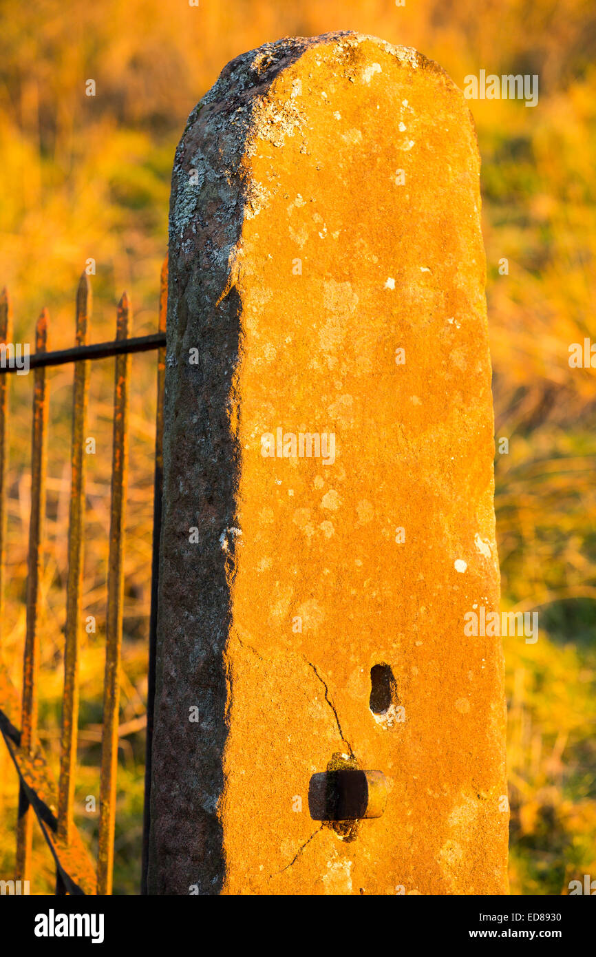 Traditional stone gate post hi-res stock photography and images - Alamy