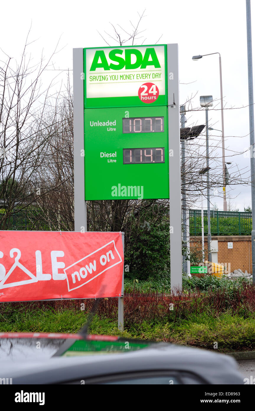 Tesco price drop hi-res stock photography and images - Alamy