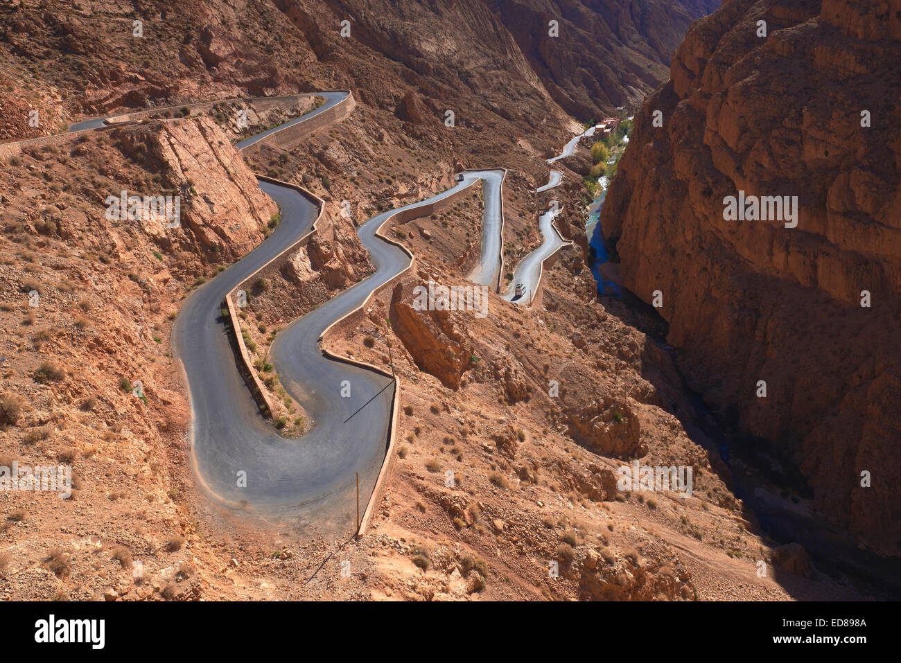 Sinuous road hi-res stock photography and images - Alamy