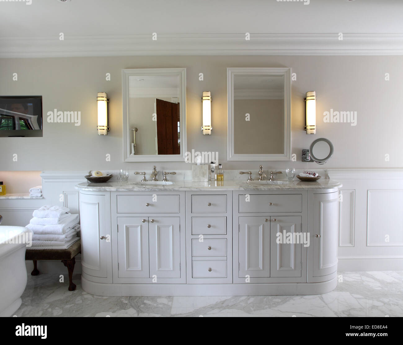 Victorian bathroom shower cubicle hi-res stock photography and images ...
