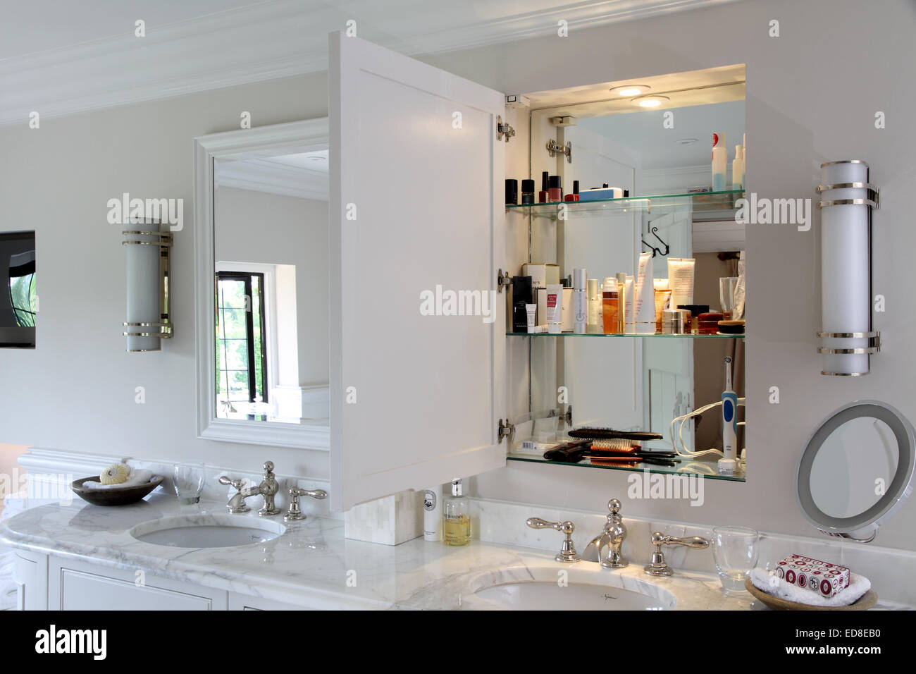 Victorian bathroom shower cubicle hi-res stock photography and images ...