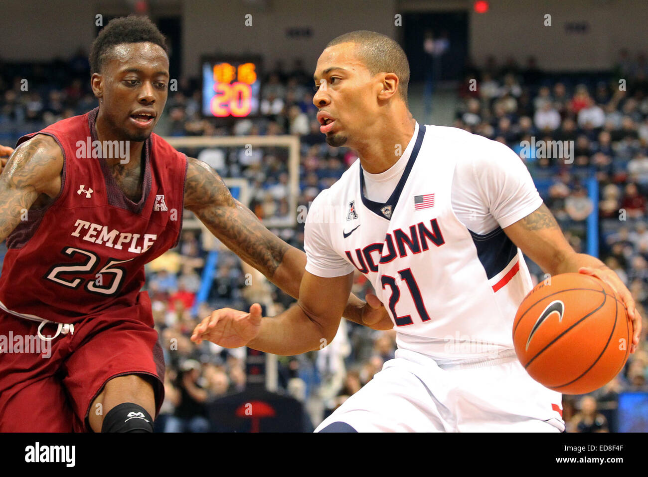 December 31, 2014: Temple Owls guard Quenton DeCosey (25) defends ...