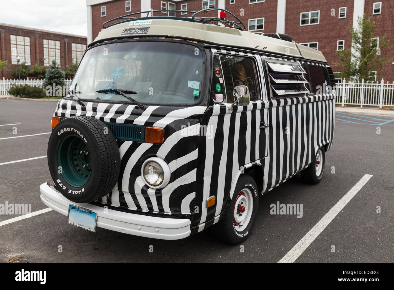 Iconic volkswagen minivan hippie hi-res stock photography and images ...