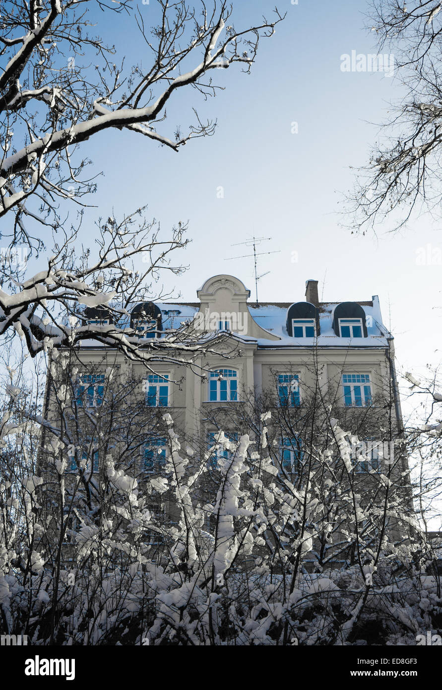 Traditional building hi-res stock photography and images - Alamy