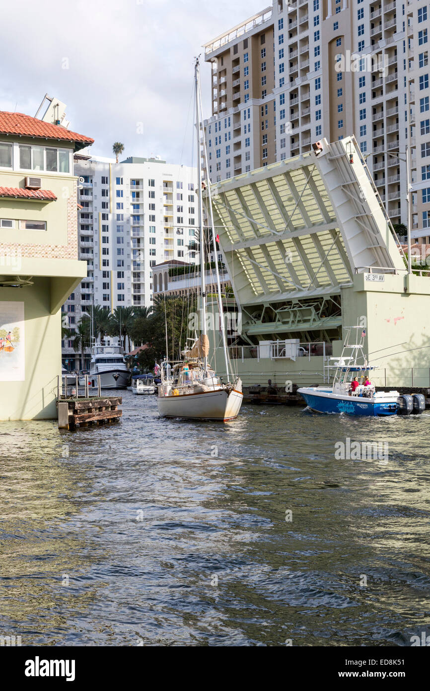 Bridge draw drawbridge florida hi-res stock photography and images - Alamy