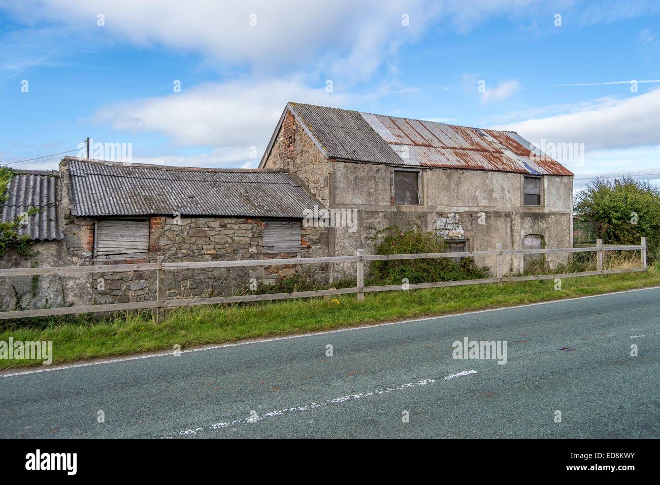 A Derelict house viewed from the left hand side Stock Photo - Alamy