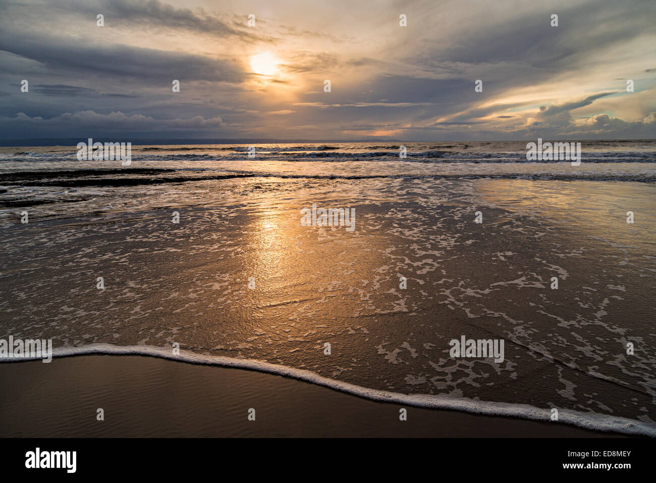 Reflecting on beach hi-res stock photography and images - Alamy
