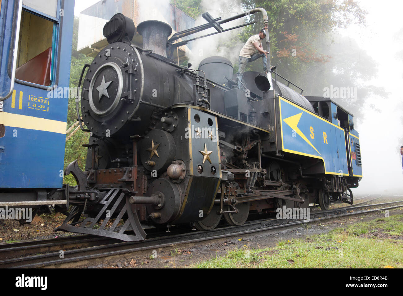 Steam train hill station funicular hi-res stock photography and images ...
