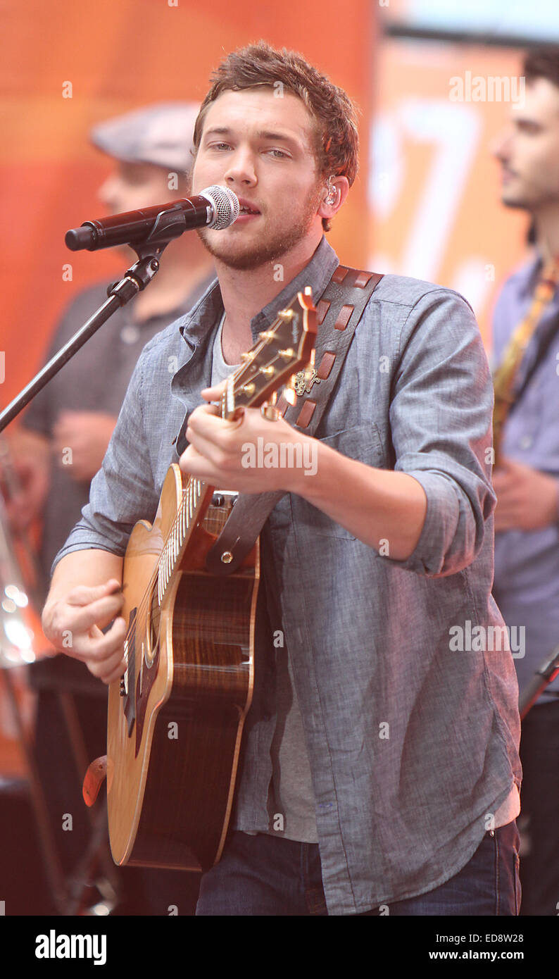 American Idol winner Phillip Phillips performs live on 'The Today Show ...