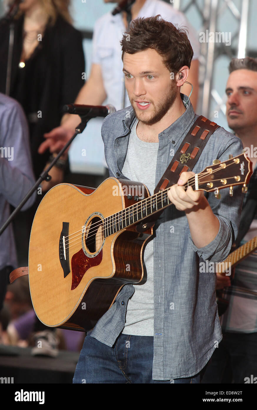 American Idol winner Phillip Phillips performs live on 'The Today Show ...