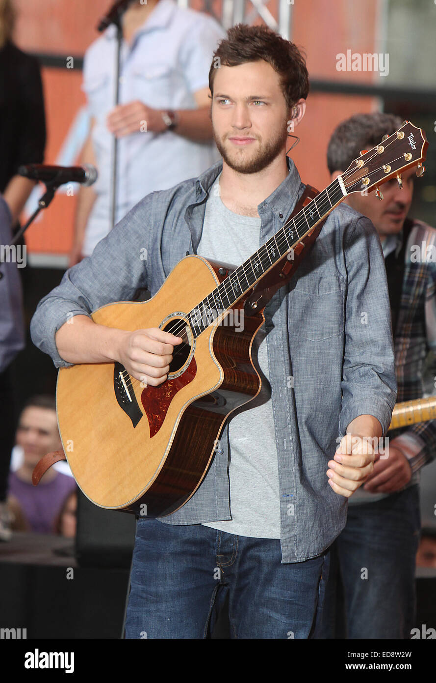 American Idol winner Phillip Phillips performs live on 'The Today Show ...