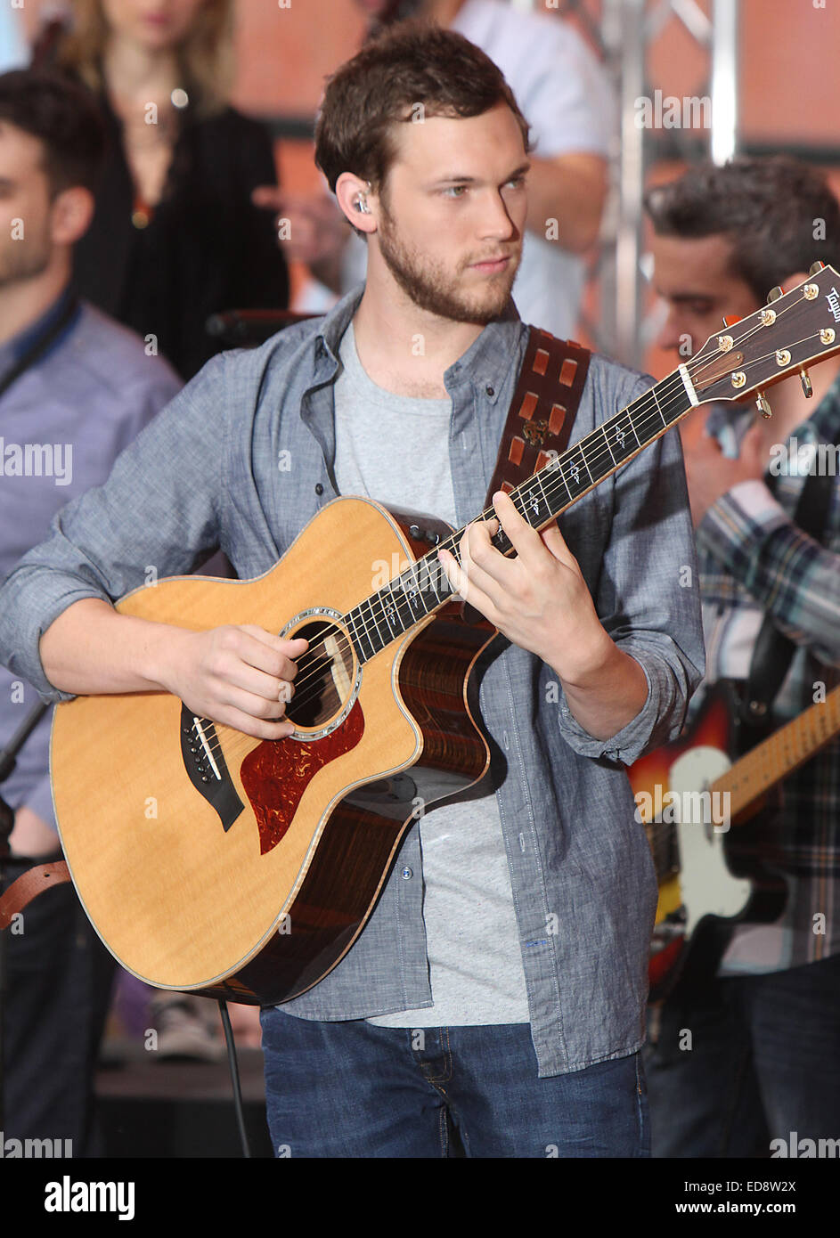 American Idol winner Phillip Phillips performs live on 'The Today Show ...