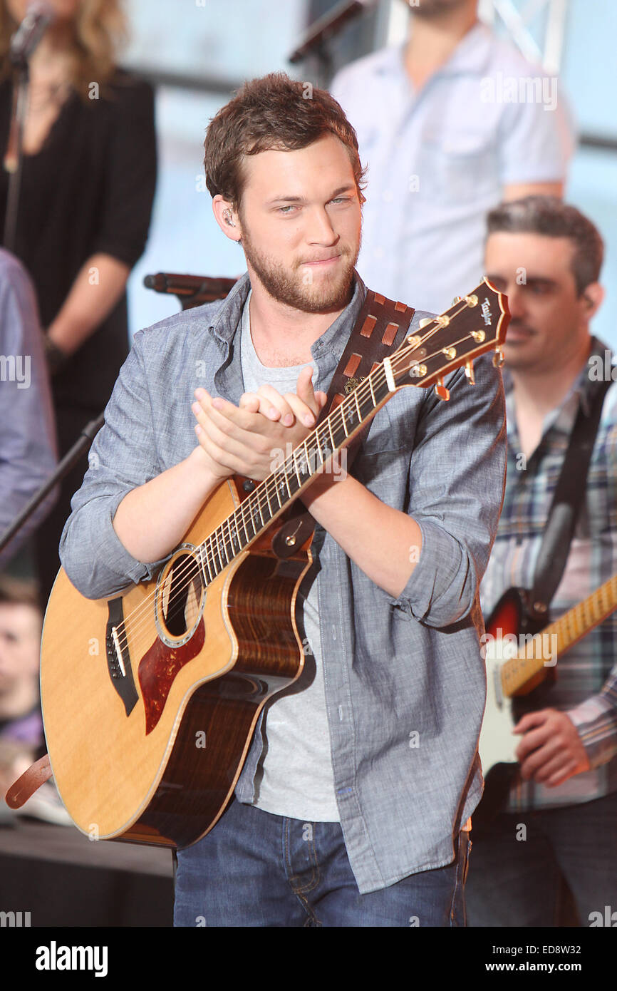 American Idol winner Phillip Phillips performs live on 'The Today Show ...