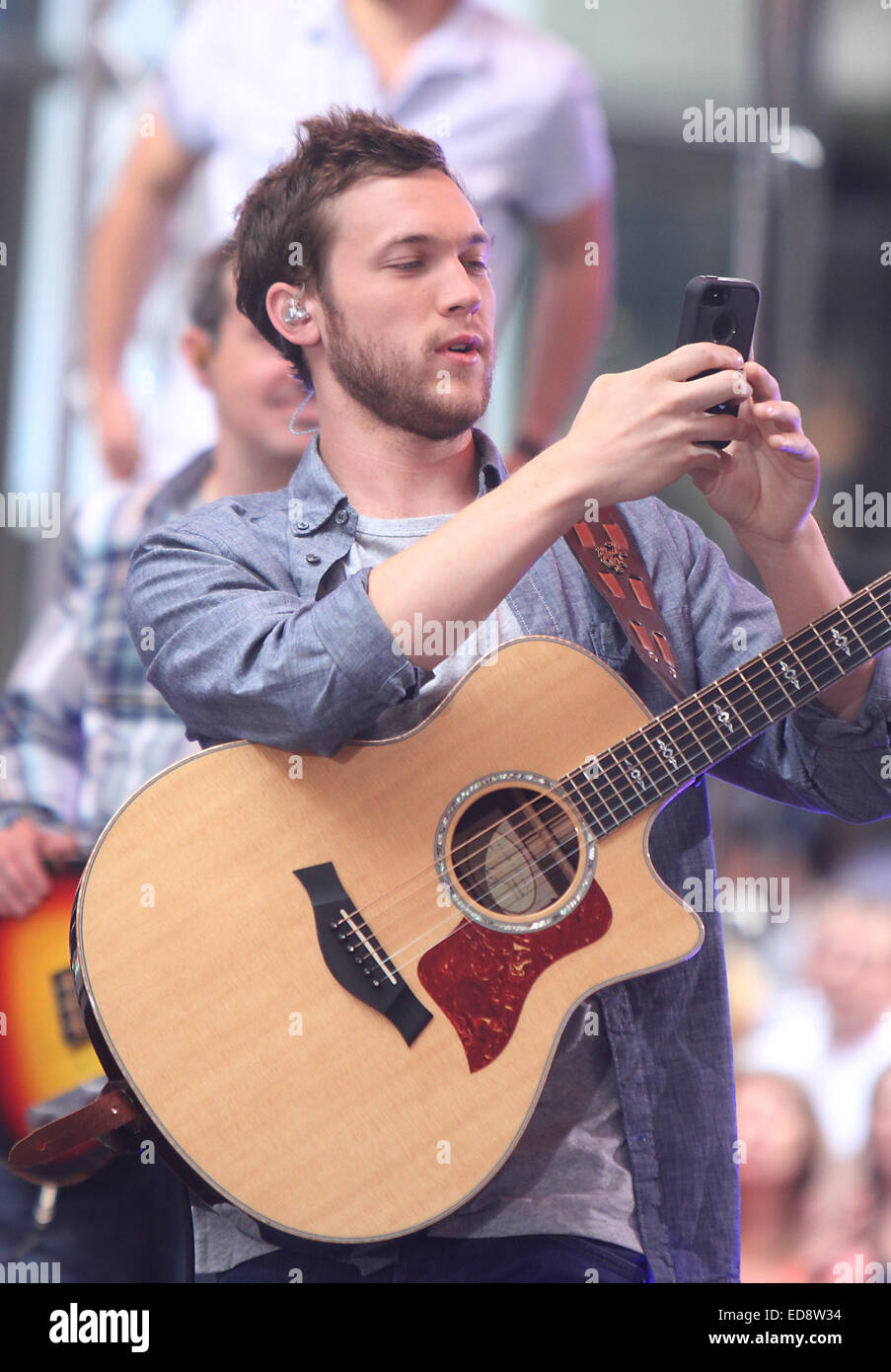 American Idol winner Phillip Phillips performs live on 'The Today Show ...