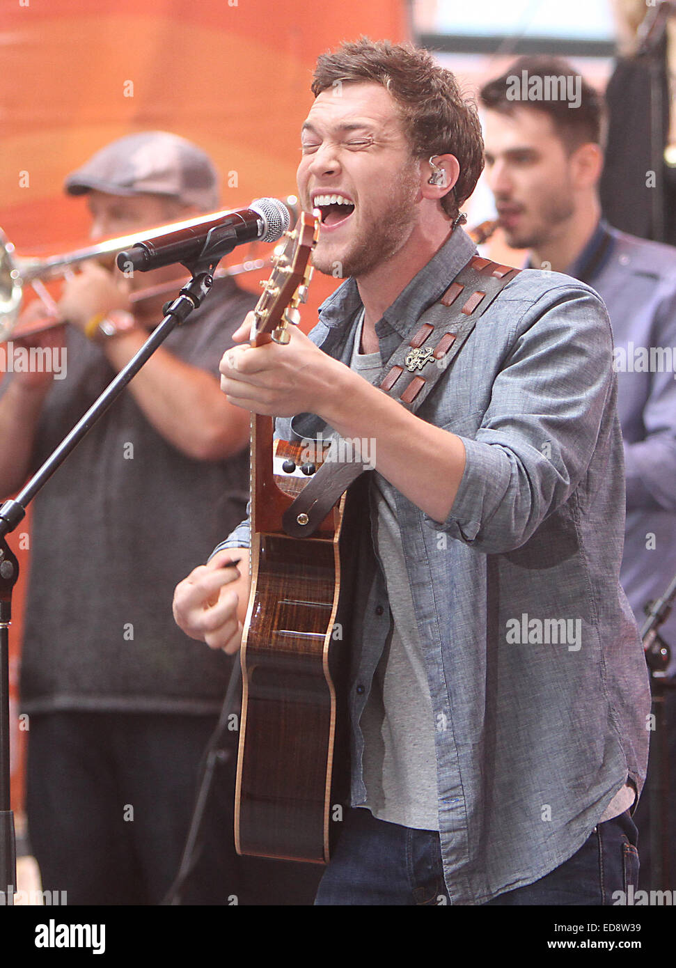 American Idol winner Phillip Phillips performs live on 'The Today Show ...