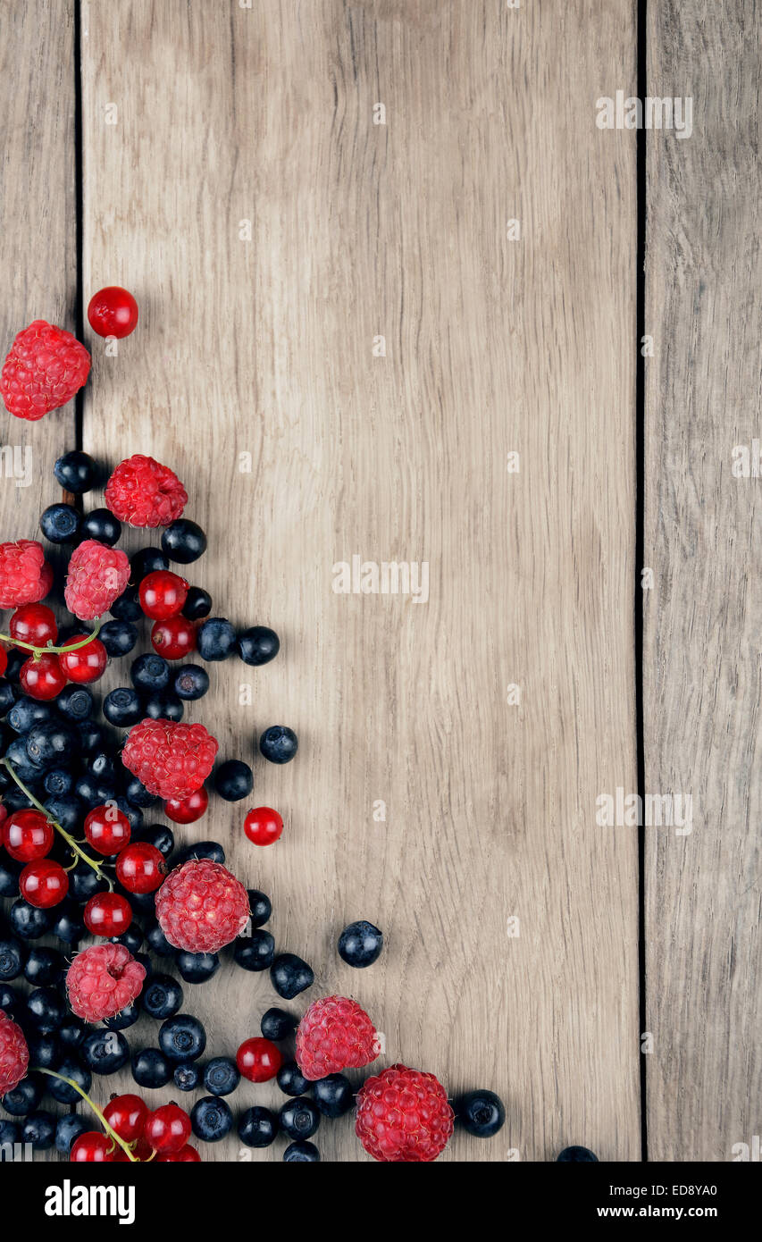 Bright summer frame of fresh sweet berries on the table Stock Photo - Alamy