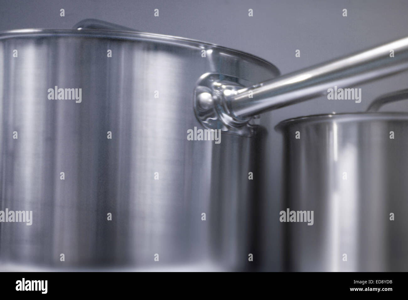 Silver pans hi-res stock photography and images - Alamy