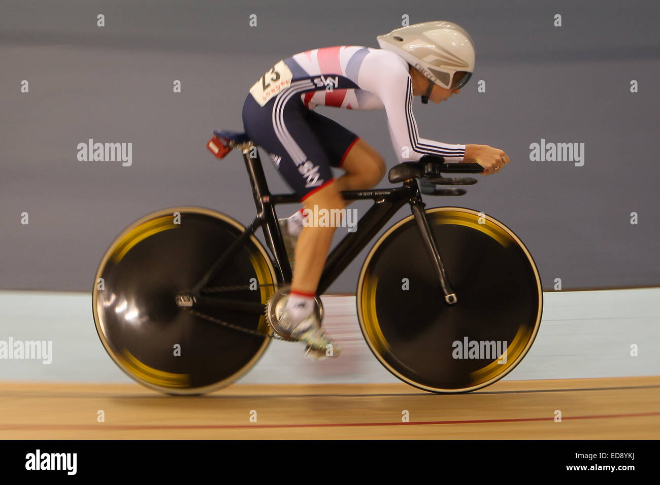 Individual pursuit event cycle track hi-res stock photography and ...