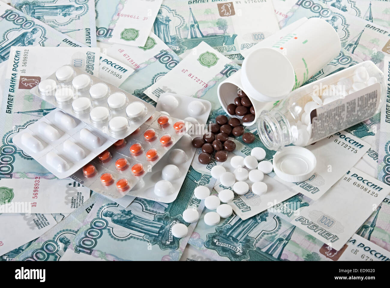 Tablets on Russian banknotes Stock Photo - Alamy