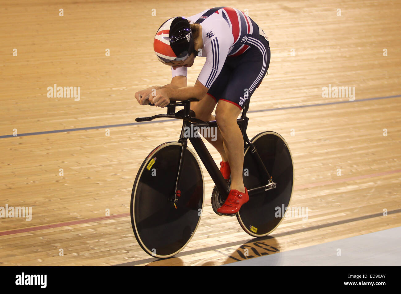 Individual pursuit event cycle track hi-res stock photography and ...