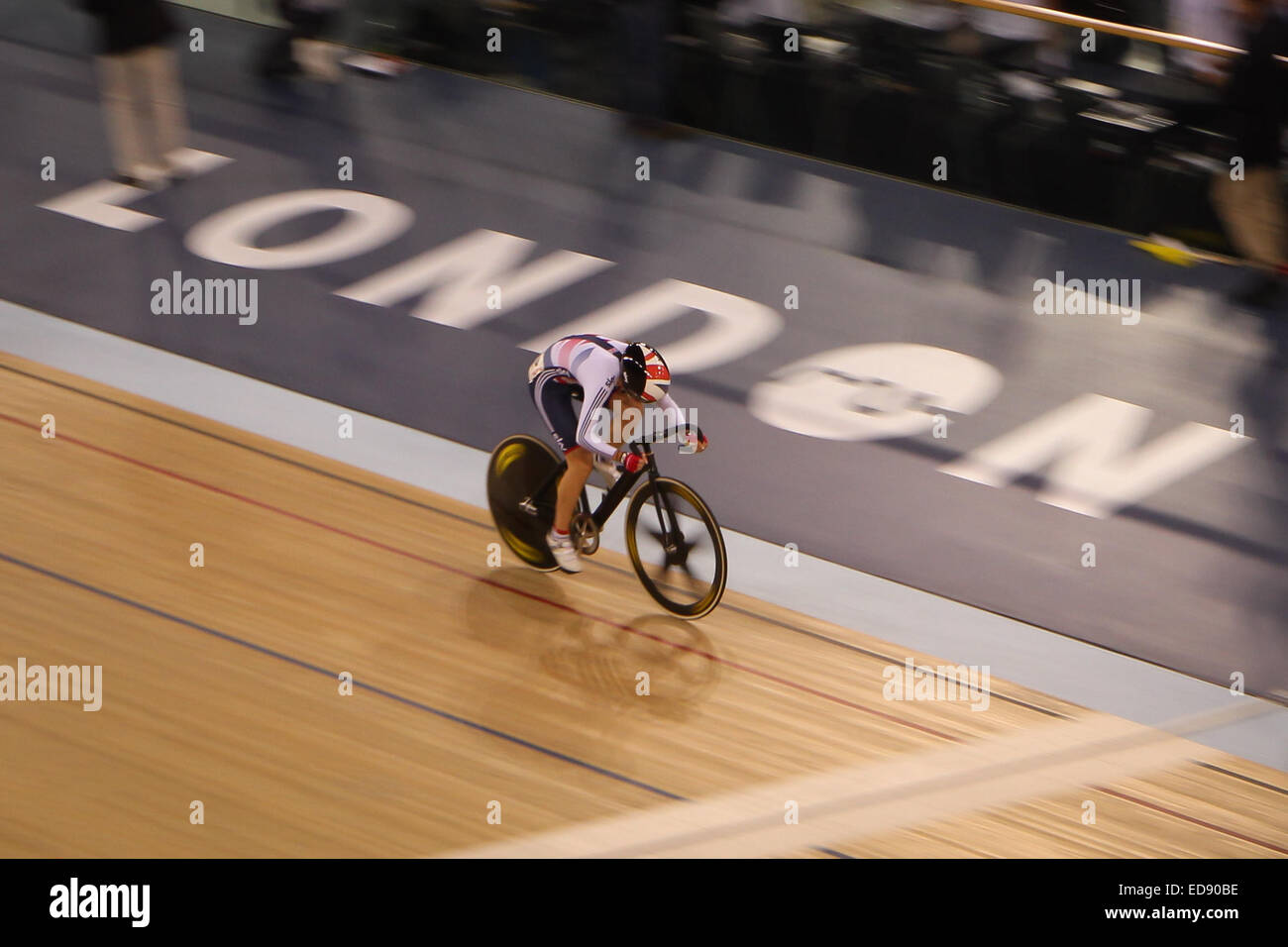 Elinor Barker speeds through in the Women's points race during Day Two ...