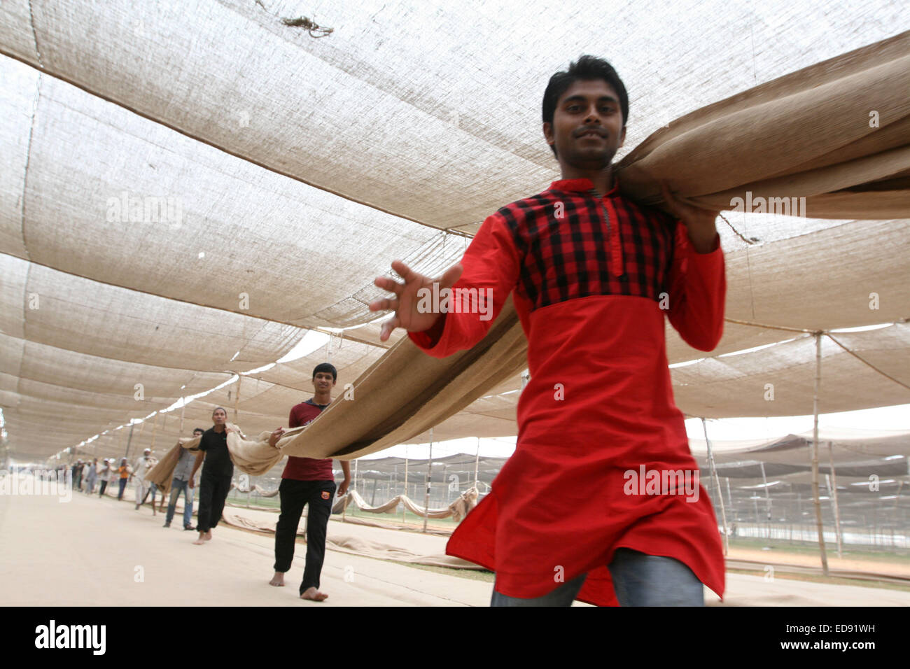 Dhaka, Bangladesh. 02nd Jan, 2015. Bangladeshi Muslim volunteers carry ...