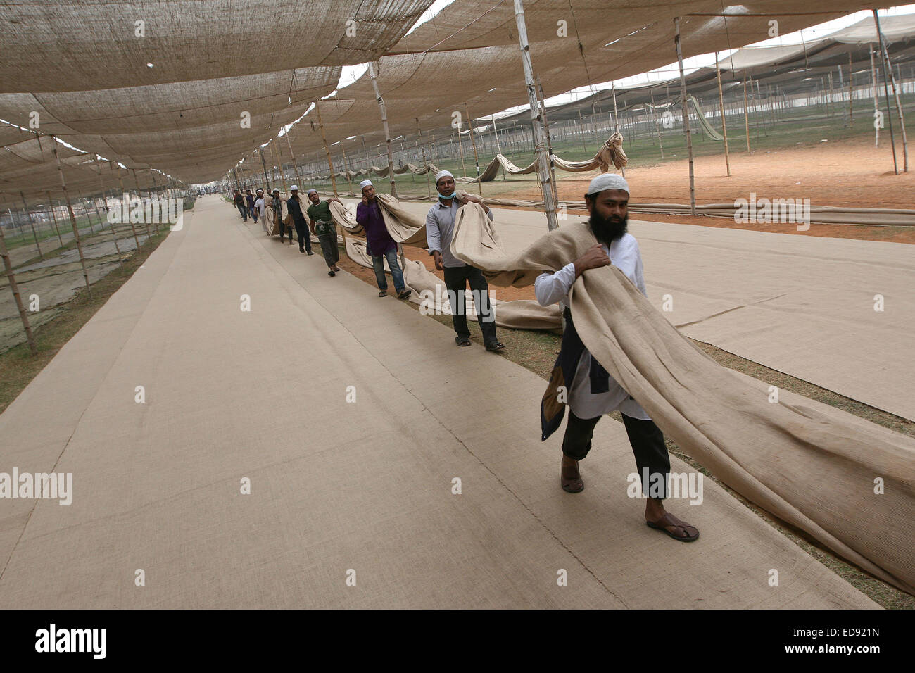 Dhaka, Bangladesh. 02nd Jan, 2015. Bangladeshi Muslim volunteers carry ...