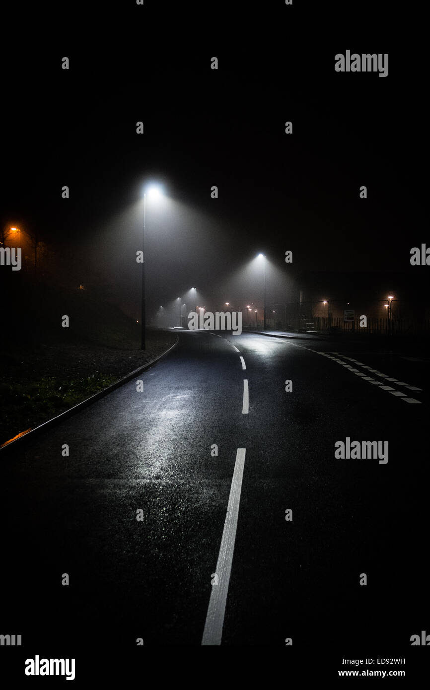 Menace and threat: Night-time, darkness, streetlights, misty foggy ...