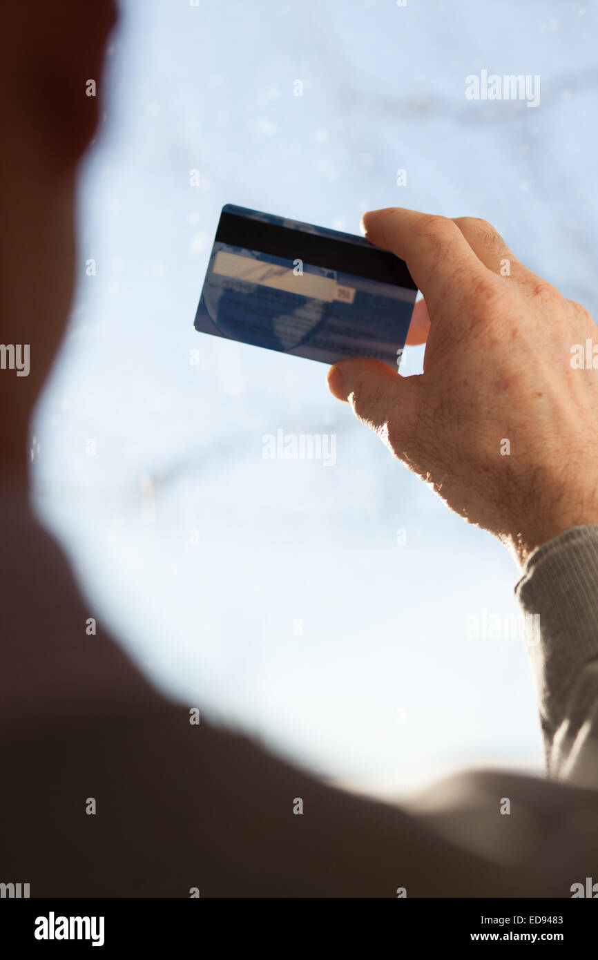 Hand holding visa credit card hi-res stock photography and images - Alamy